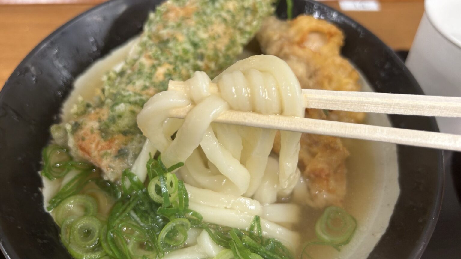 いぶきうどん・エキア北千住実食レビュー：気になる「あのうどん屋」に入ってみた | カニカカ日誌