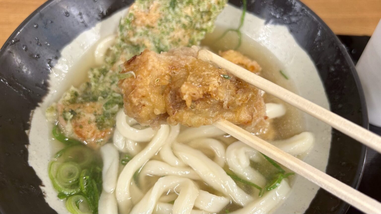 いぶきうどん・エキア北千住実食レビュー：気になる「あのうどん屋」に入ってみた | カニカカ日誌